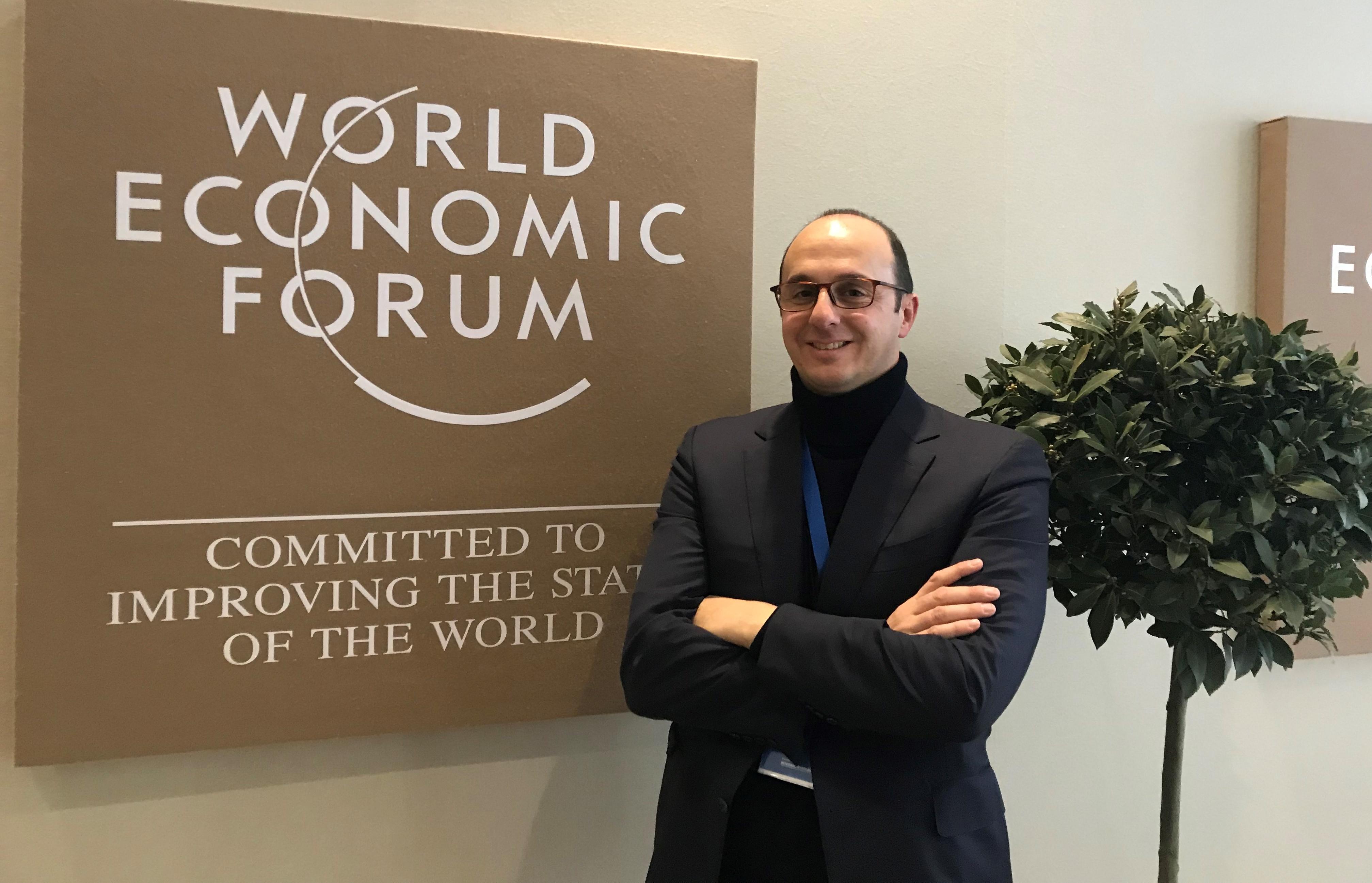 “Sei tu ad usare lo smartphone, oppure è lui ad usare te?”